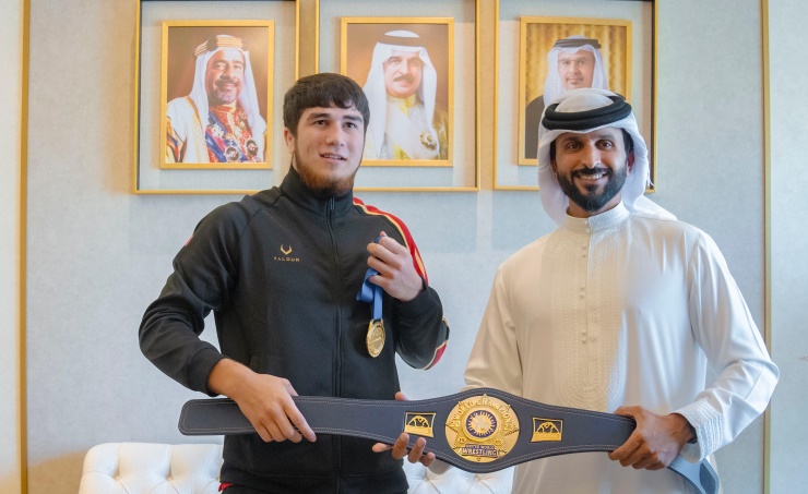 HH Shaikh Nasser receives Bahrain's wrestling world champion